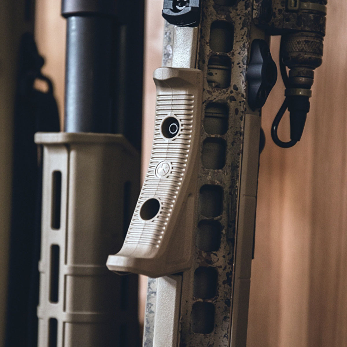 MAGPUL AFG® ANGLED FORE GRIP W/M-LOK®