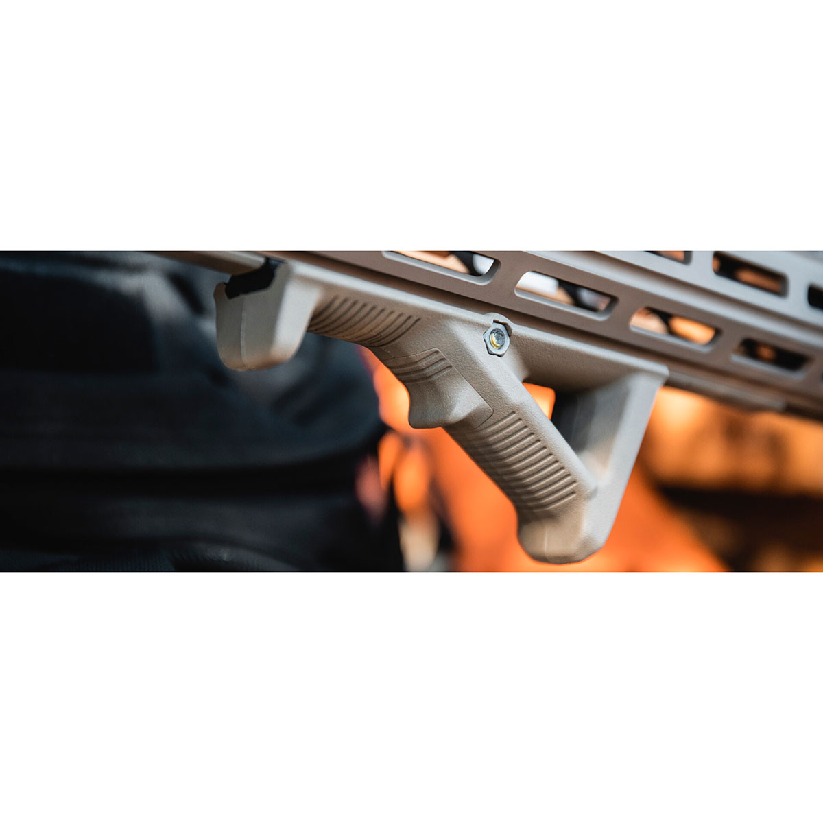 MAGPUL AFG-2® ANGLED FOREGRIP W/PICATINNY