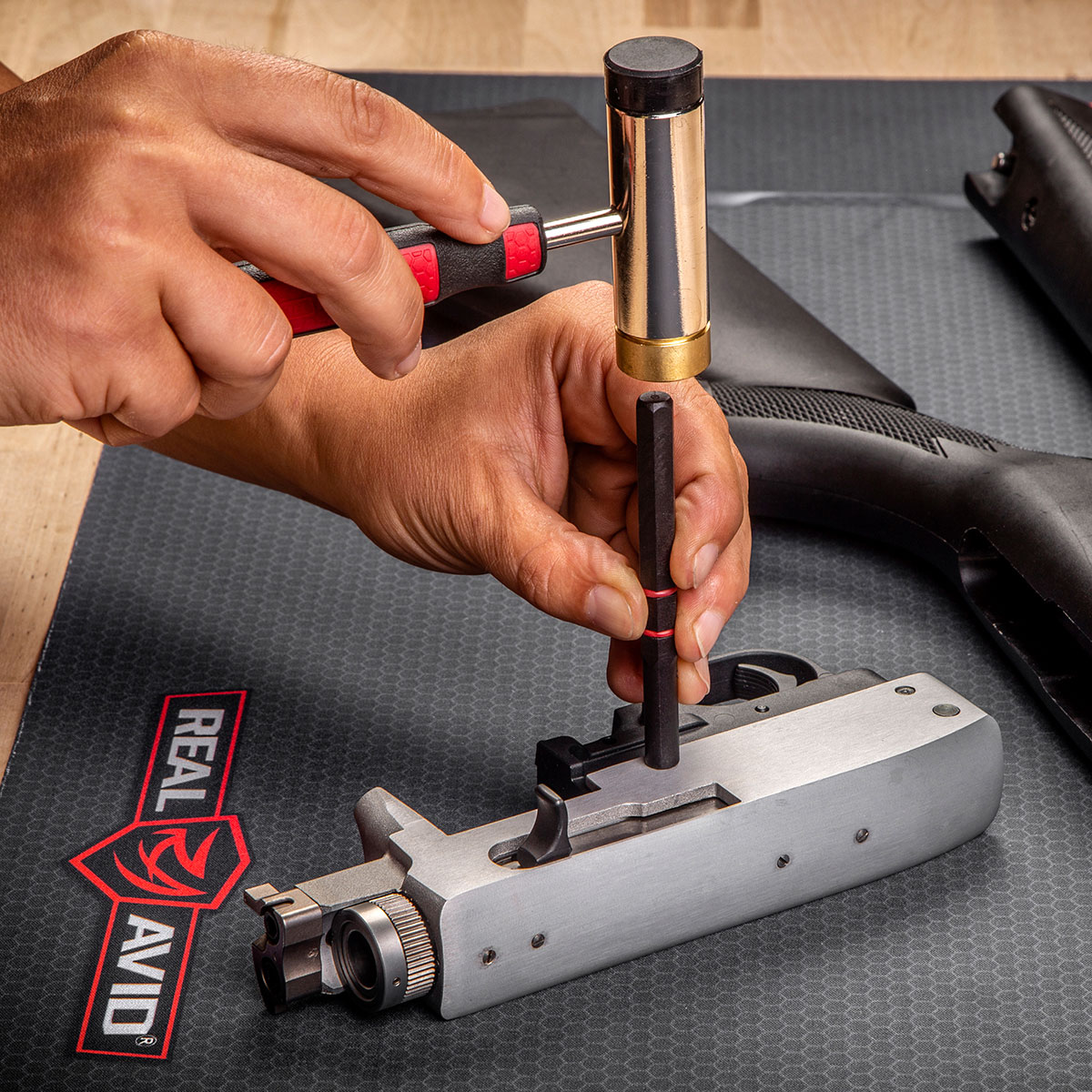 REAL AVID ACCU-PUNCH HAMMER WITH BRASS & STEEL PIN PUNCHES