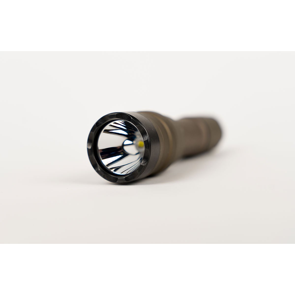 CLOUD DEFENSIVE LLC MCH-DUTY HIGH OUTPUT DUAL-FUEL FLASHLIGHT