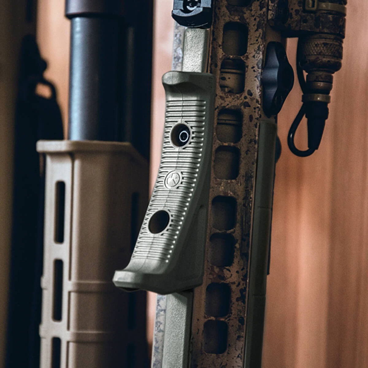MAGPUL AFG® ANGLED FORE GRIP W/M-LOK®